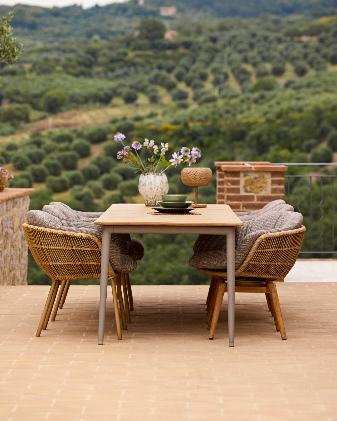 Stay Chair Swivel – Artifex Interiors Pty Ltd