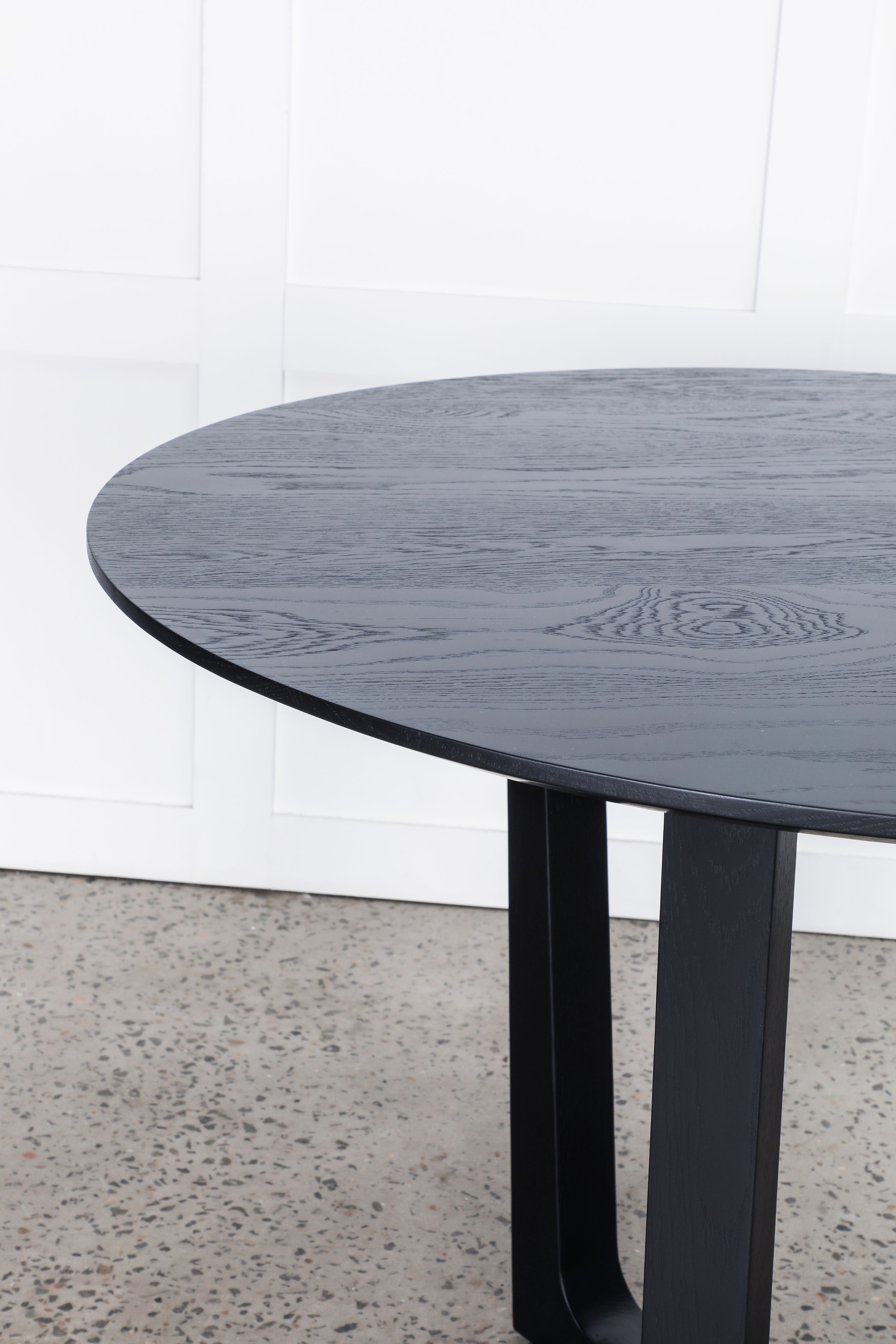 Y Round Dining Table - Artifex